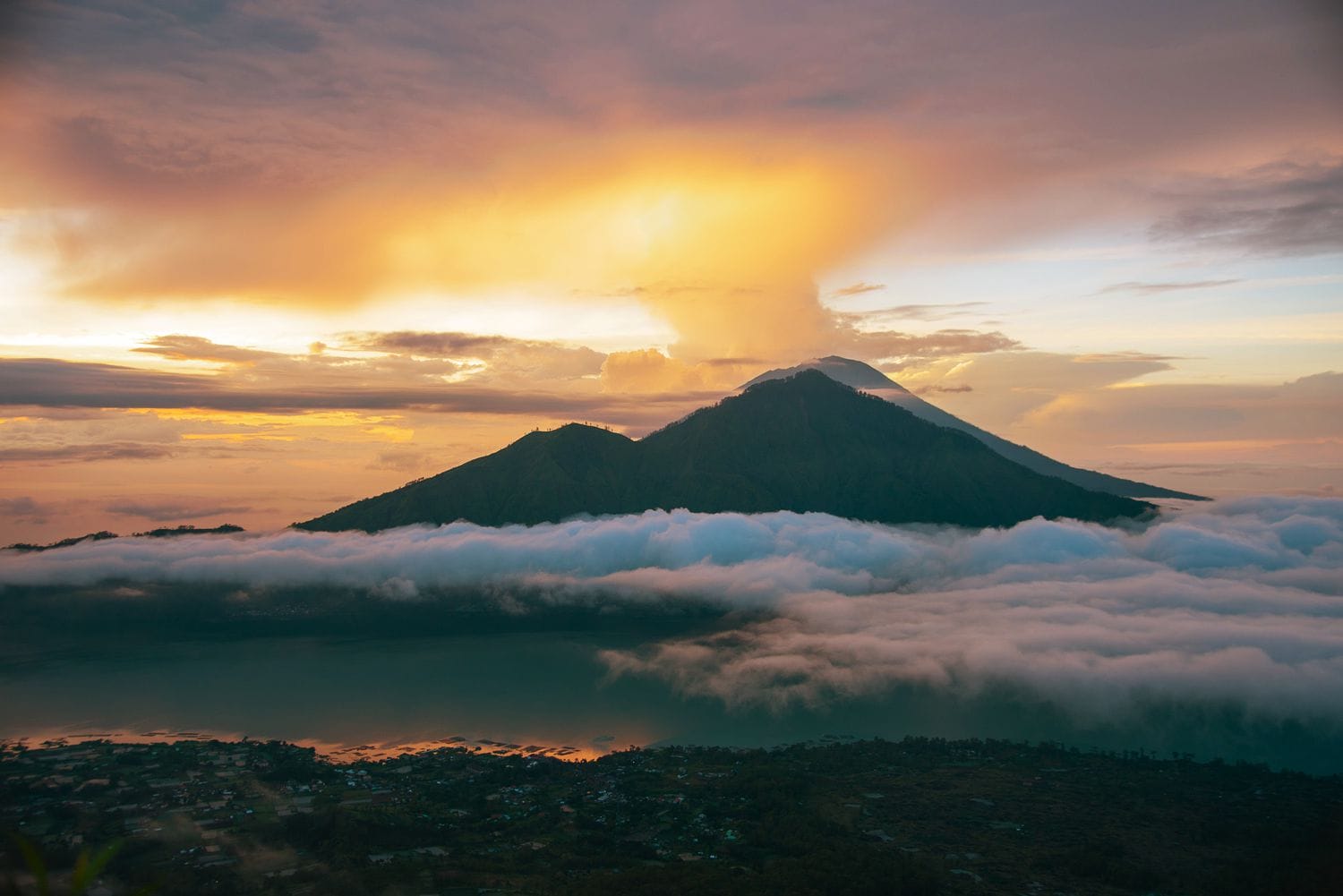 Trekking al amanecer desde el Monte Batur, Indonesia - NUBA
